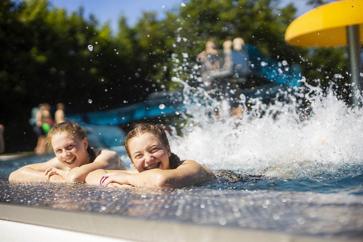 Planschen im Freizeit-Freibad Usseln | NVV NATÜRLICH unterwegs