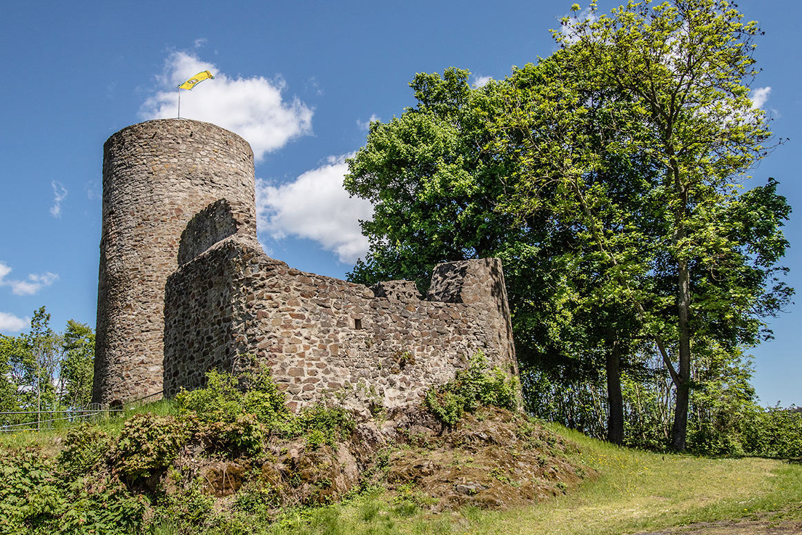 Schlossberg mit Burgruine in Jesberg | NVV NATÜRLICH unterwegs